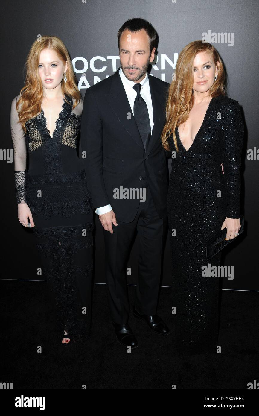 Ellie bamber tom ford isla hi-res stock photography and images - Alamy