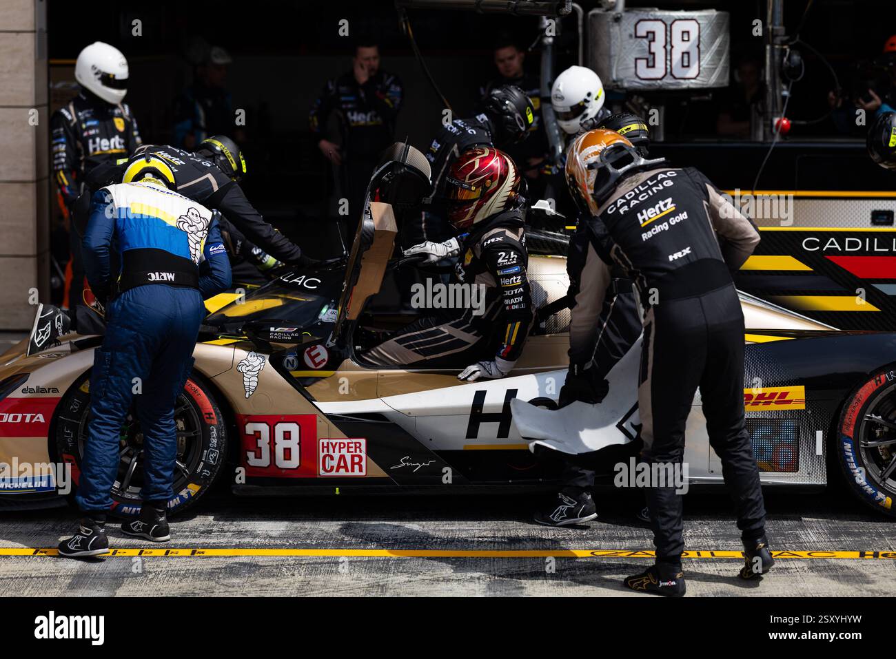 BAMBER Earl (nzl), Cadillac Hertz Team Jota, Cadillac V-Series.R #38 ...