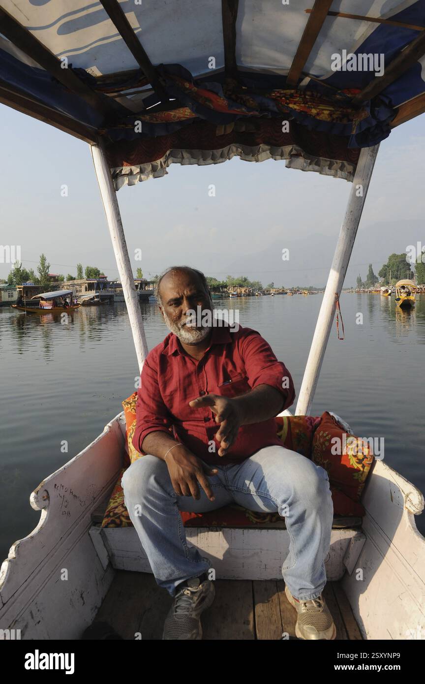 Shikara, Srinagar, jammu Kashmir, india, asia Stock Photo - Alamy