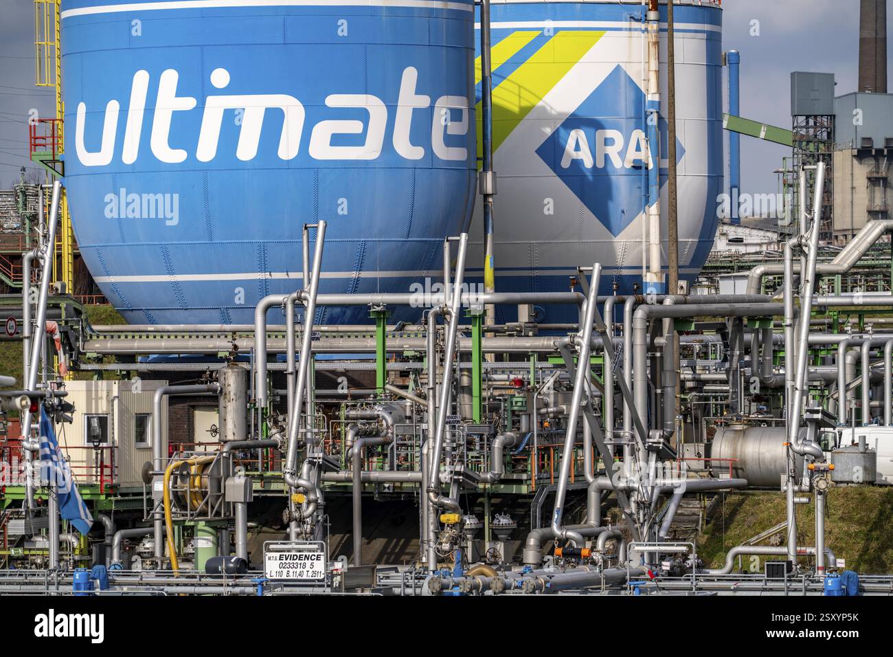 Canal harbour, loading facilities, tank farm for mineral oil products ...