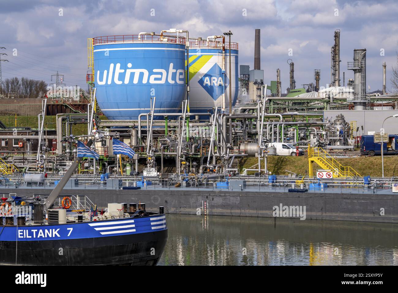 Canal harbour, loading facilities, tank farm for mineral oil products ...