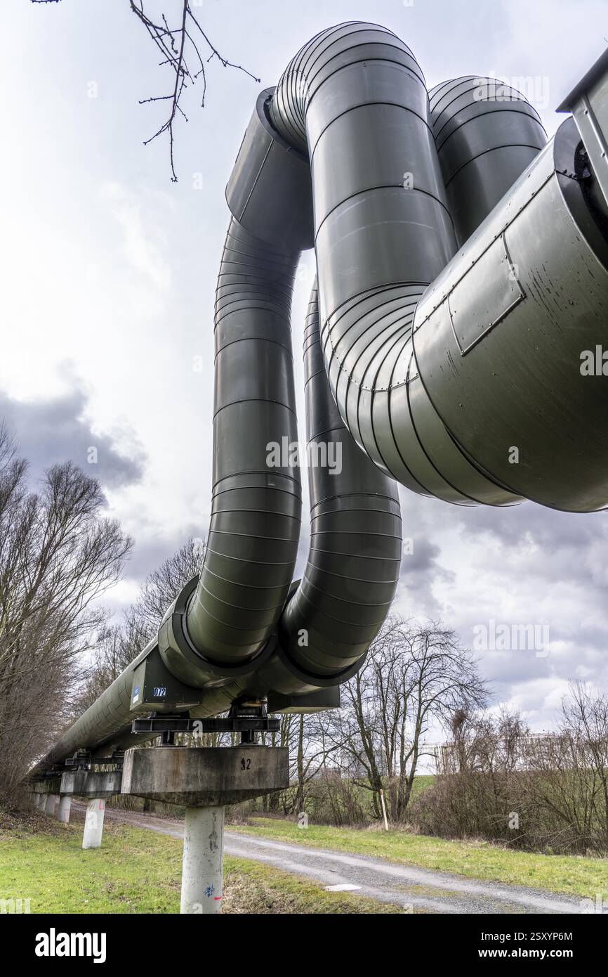 Iqony district heating pipes in Gelsenkirchen, U-shaped expansion bend ...