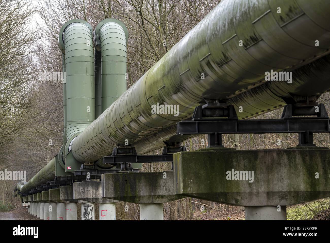 Iqony district heating pipes in Gelsenkirchen, U-shaped expansion bend ...