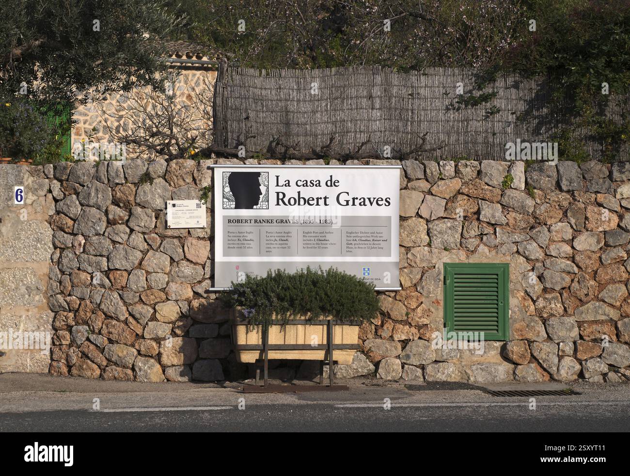 Memorial plaque, entrance to the museum, home of the British poet and author Robert Graves, La ...