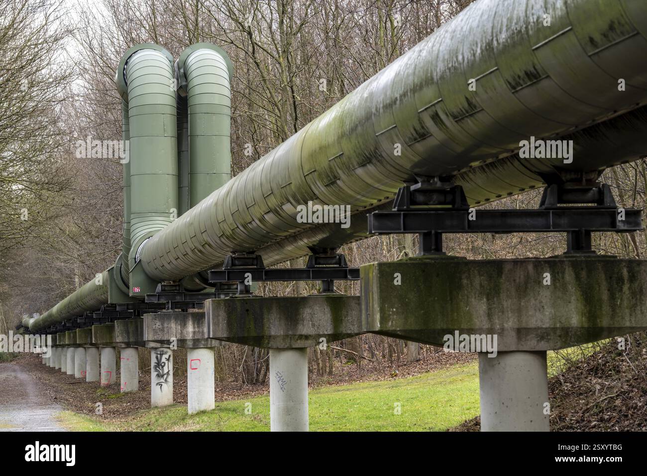 Iqony district heating pipes in Gelsenkirchen, U-shaped expansion bend ...