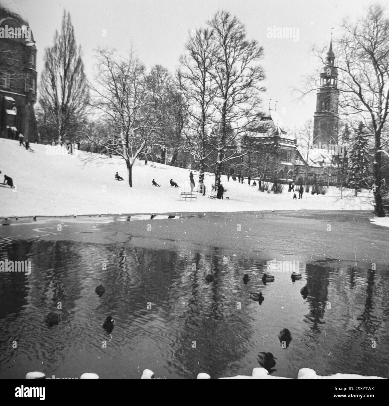 1940 - Great Britain: Historic old black and white scenes of iconic ...