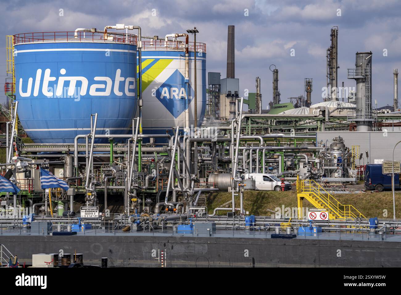 Canal harbour, loading facilities, tank farm for mineral oil products ...