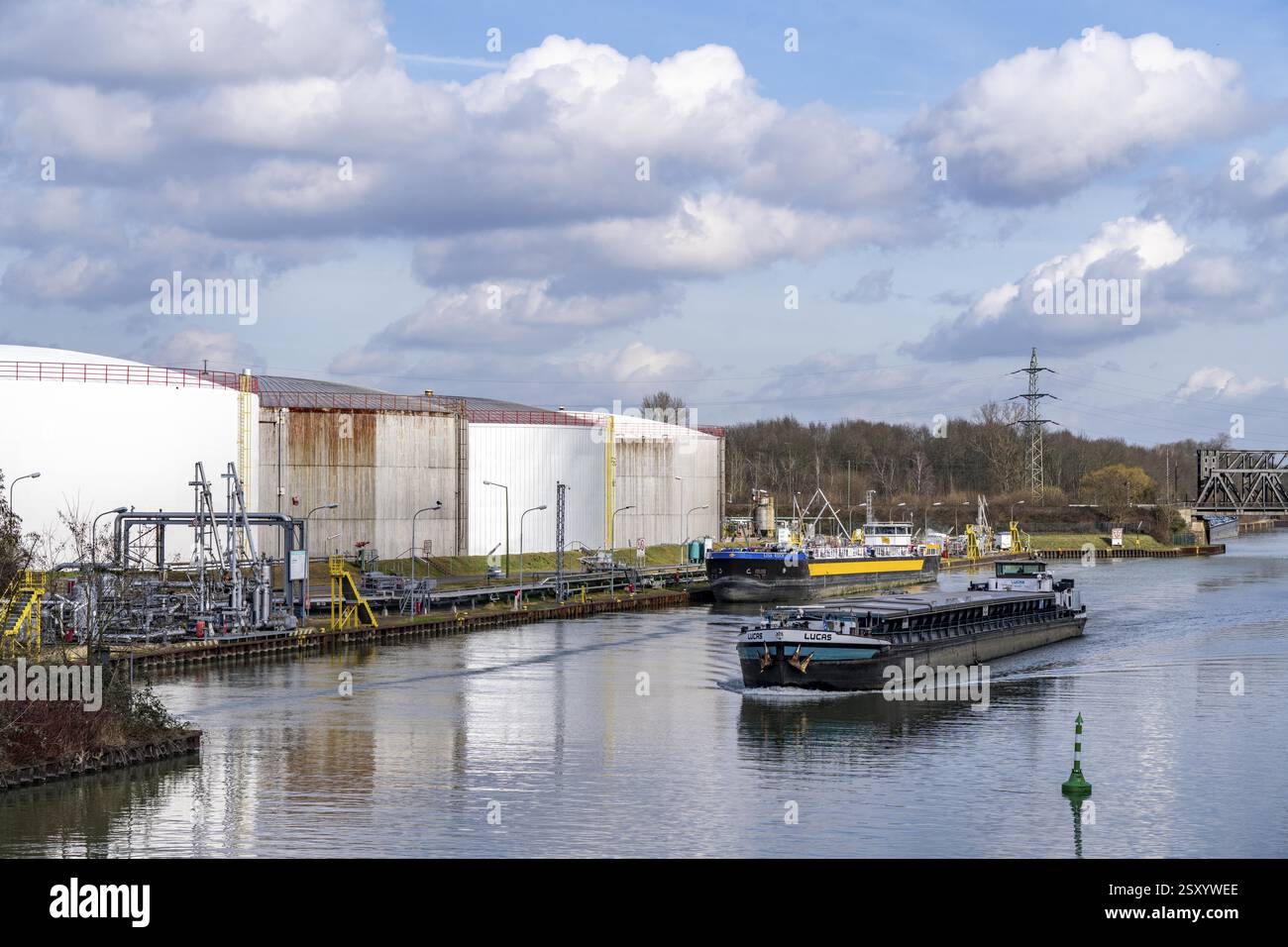 Canal harbour, loading facilities, tank farm for mineral oil products ...