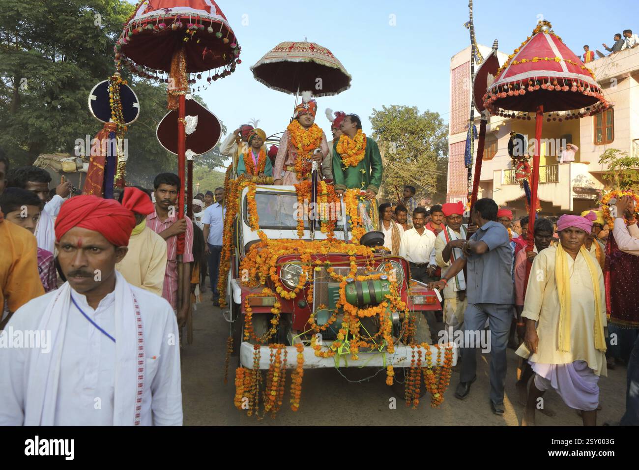 King royal outfit leading dussehra procession, jagdalpur, chhattisgarh ...