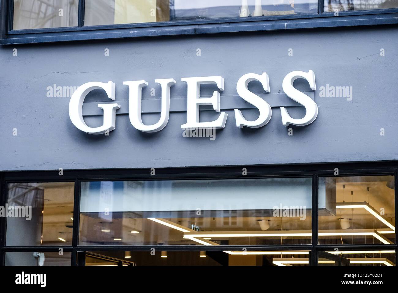 Düsseldorf 26.02.2025 Guess Jeans Modelabel Neueröffnung Altstadt ...