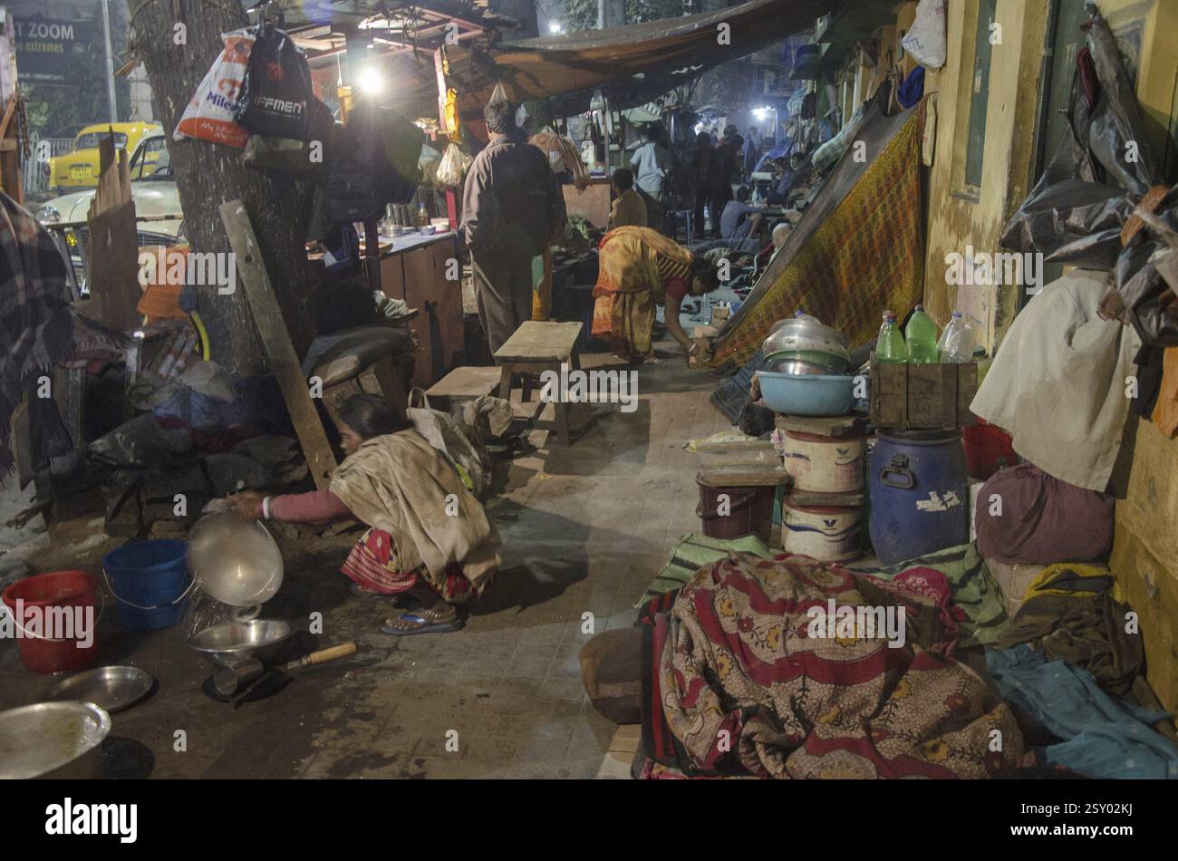 Street living life on footpath at West Bengal India Stock Photo - Alamy