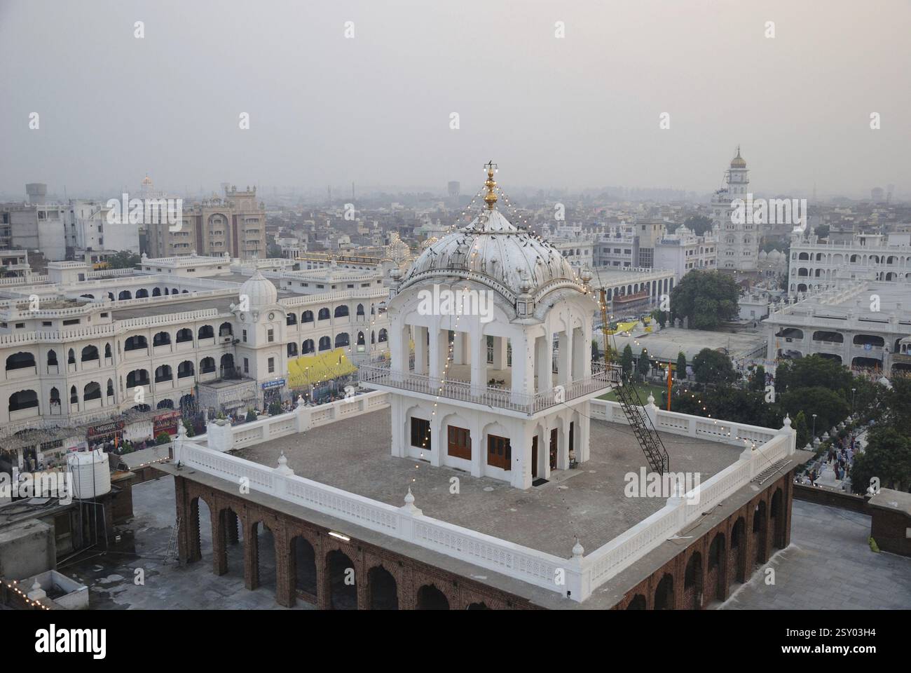 Sri harmandir darbar sahib, amritsar, punjab, india, asia Stock Photo - Alamy
