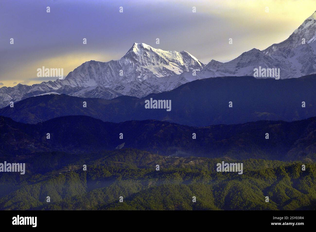 Snow clad himalayan mountain at uttarakhand India Asia Stock Photo - Alamy