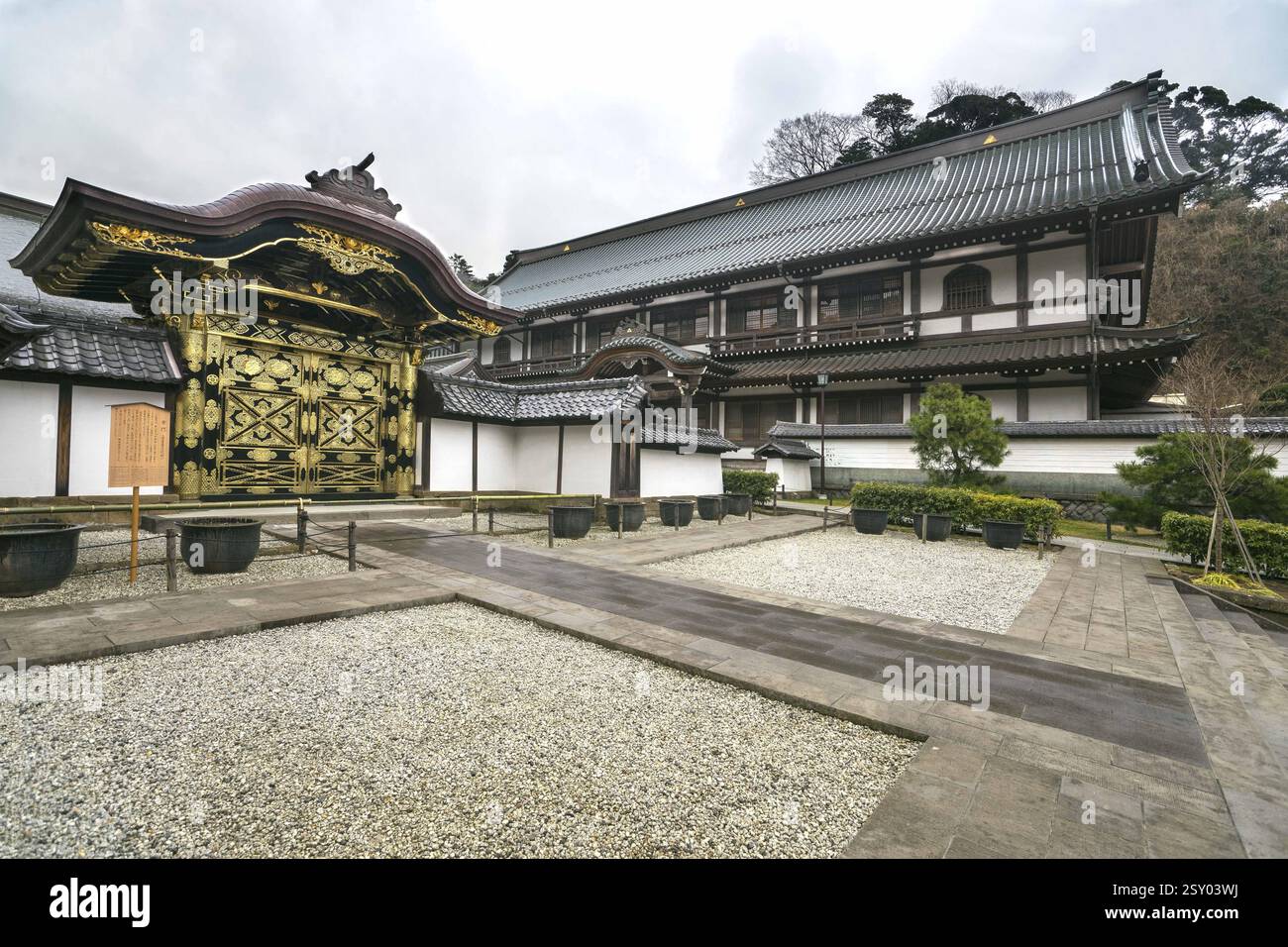 Kencho ji temple, kamakura, japan Stock Photo - Alamy