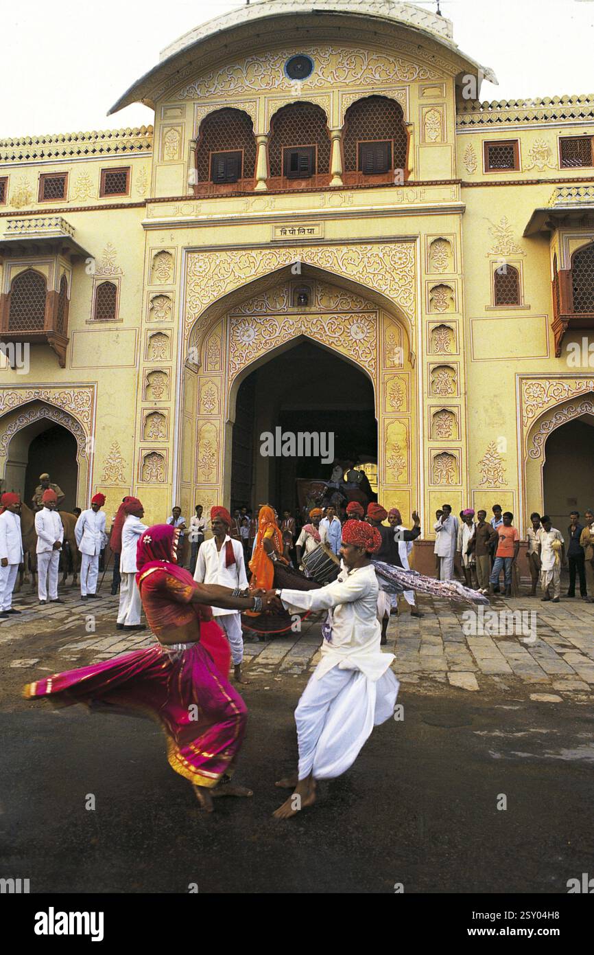 Man and woman playing fugdi dance, rajasthan, india, asia Stock Photo ...