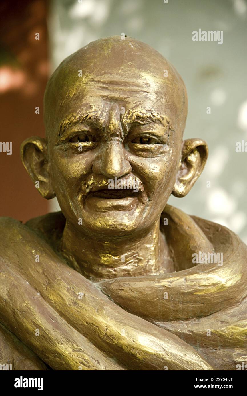 Sculpture mahatma gandhi, kabir chaura, varanasi, uttar pradesh, Asia ...