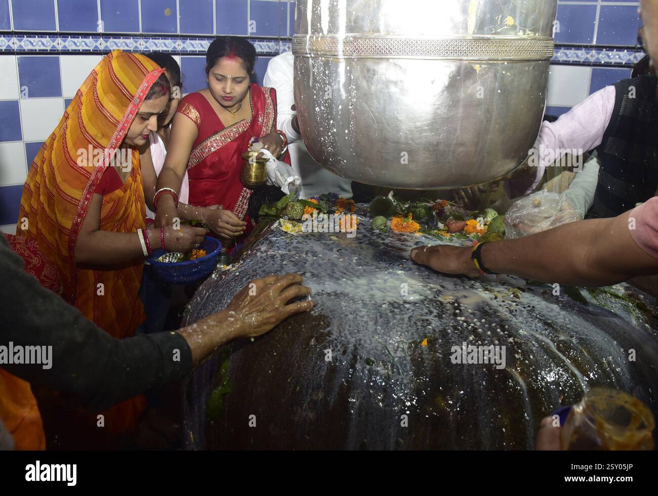 Guwahati, Guwahati, India. 26th Feb, 2025. Devotees offer prayer to ...