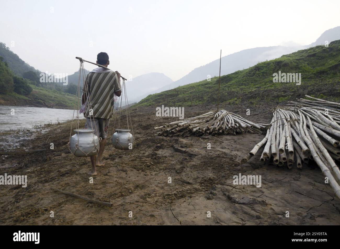 Man carrying water at Rajahmundry Andhra Pradesh India Stock Photo - Alamy