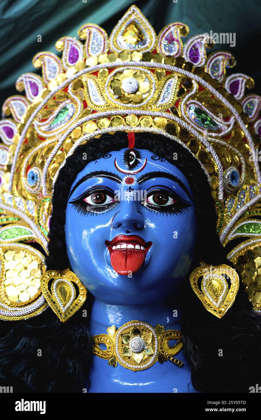 Statues hindu hinduism calcutta hi-res stock photography and images - Alamy
