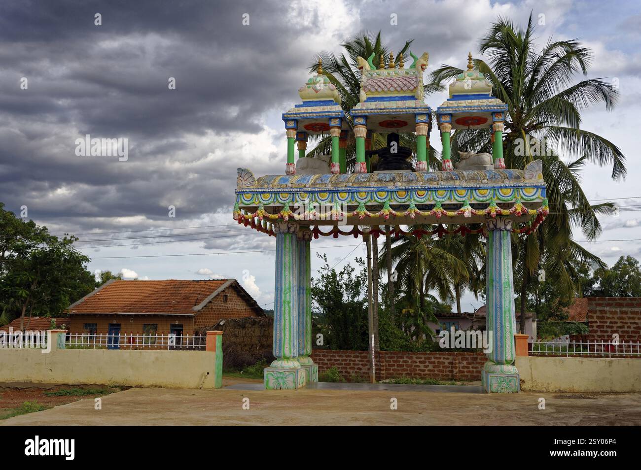 Main entrance gate, basaveshwar shiva temple, haveri, karnataka, india ...