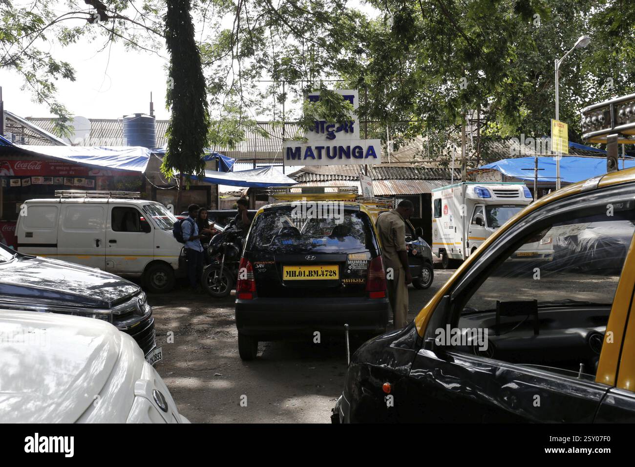 Matunga railway station, Mumbai, Maharashtra, India, Asia Stock Photo ...