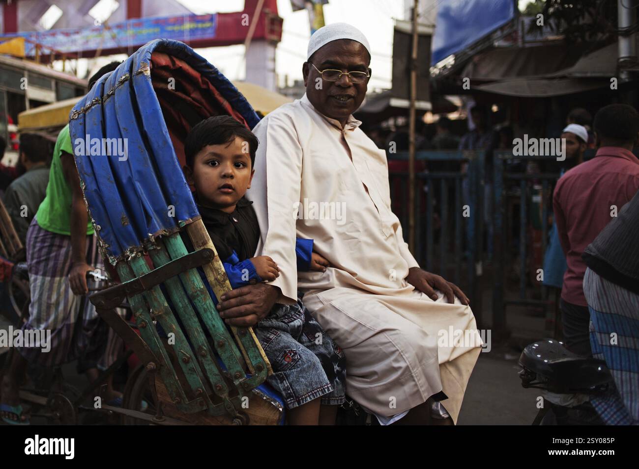 Father and son on rickshaw, dhaka, bangladesh Stock Photo - Alamy