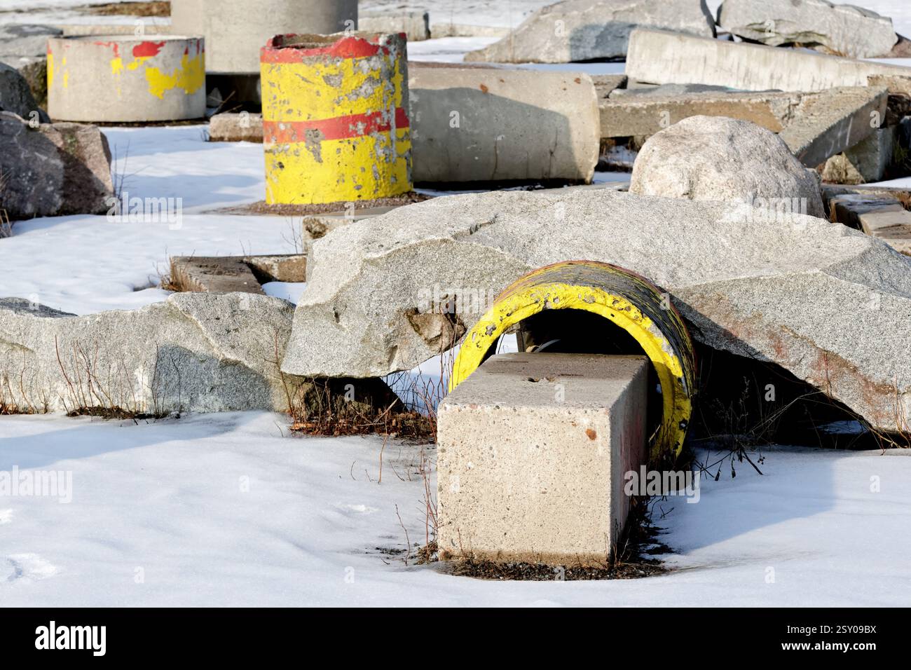 A construction of concrete and stone outdoors Stock Photo - Alamy