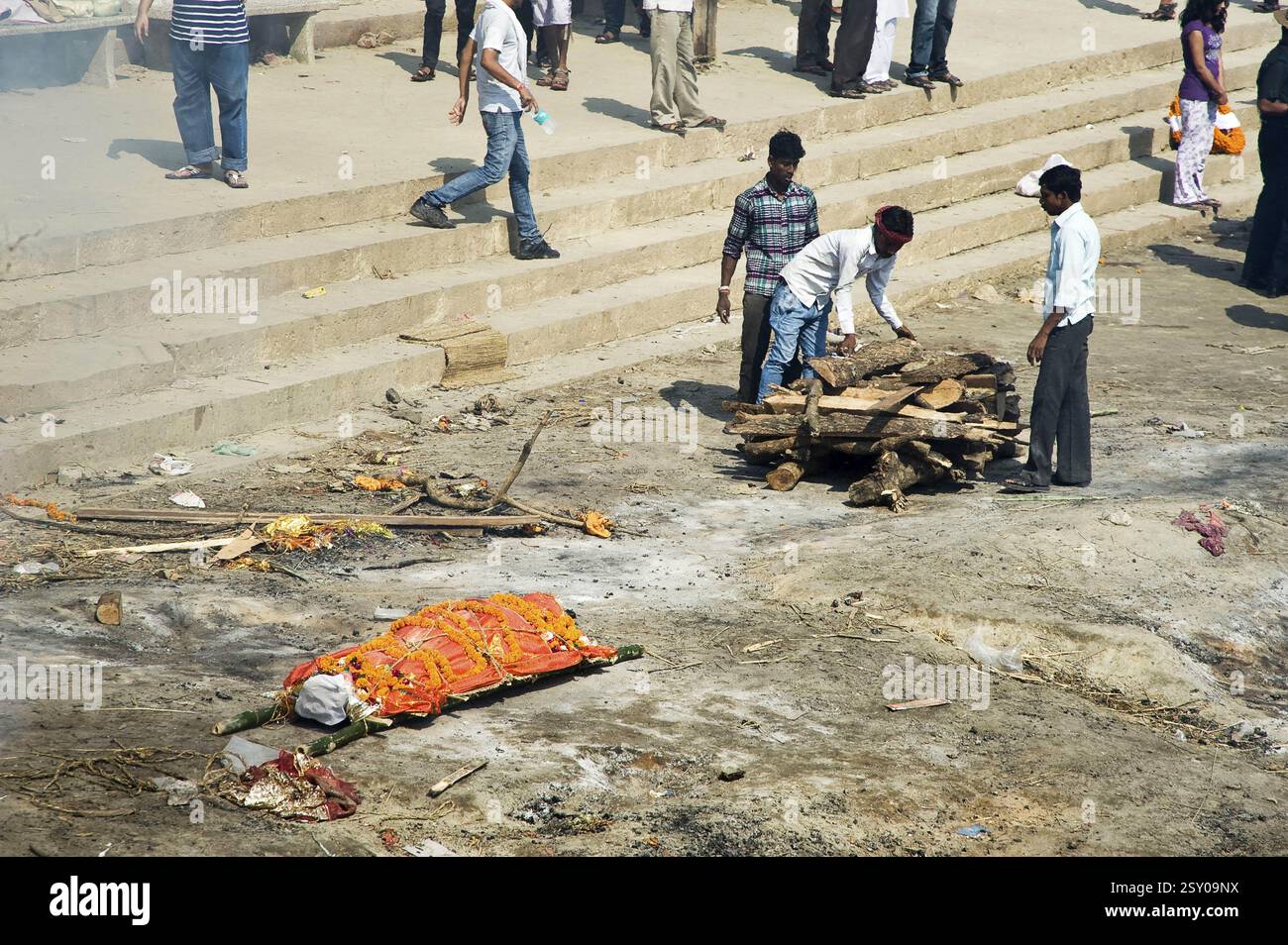 Hindu cremation, varanasi, uttar pradesh, india, asia Stock Photo - Alamy