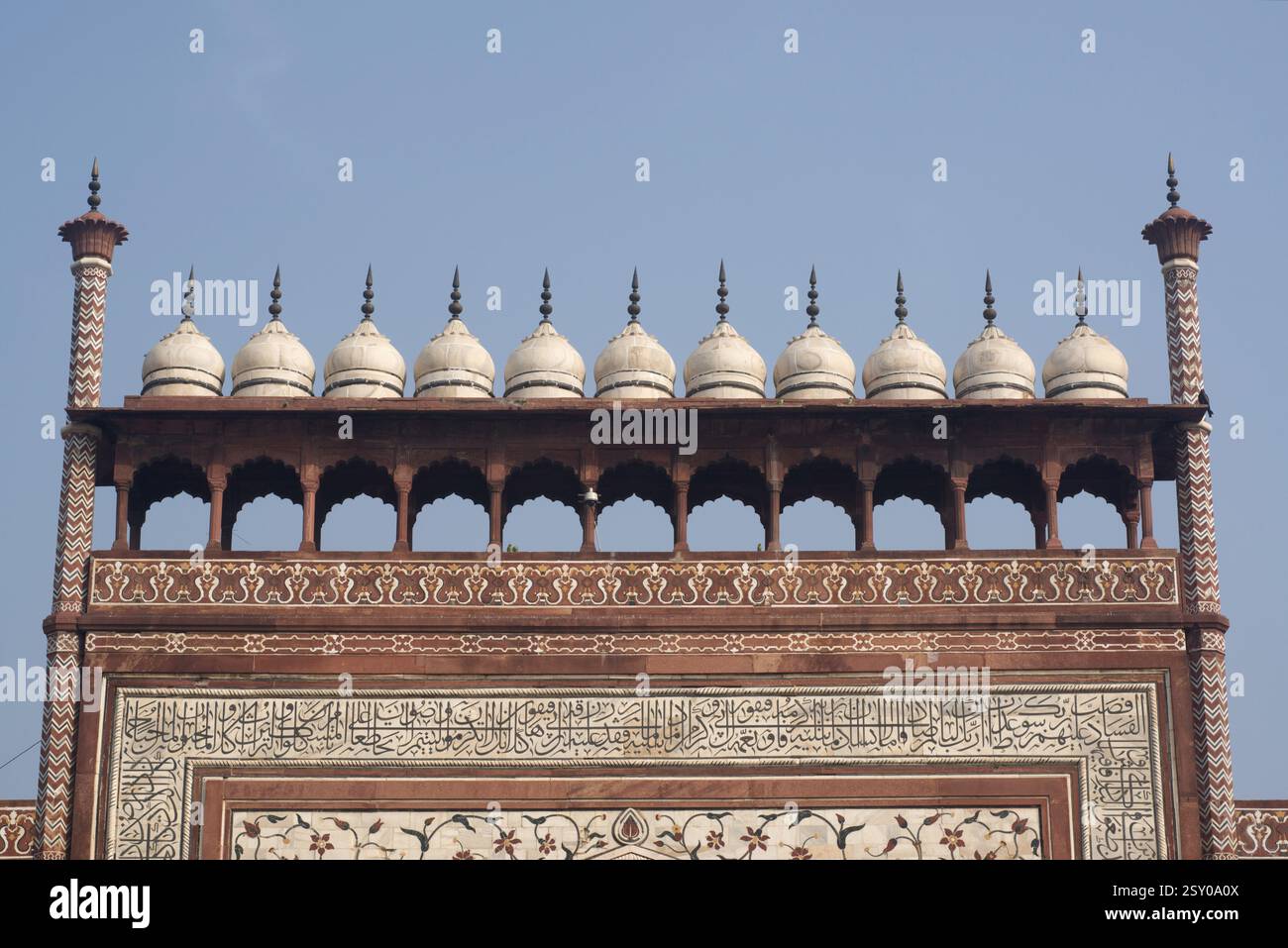 Top of great gate of taj mahal at agra, uttar pradesh, india, asia ...