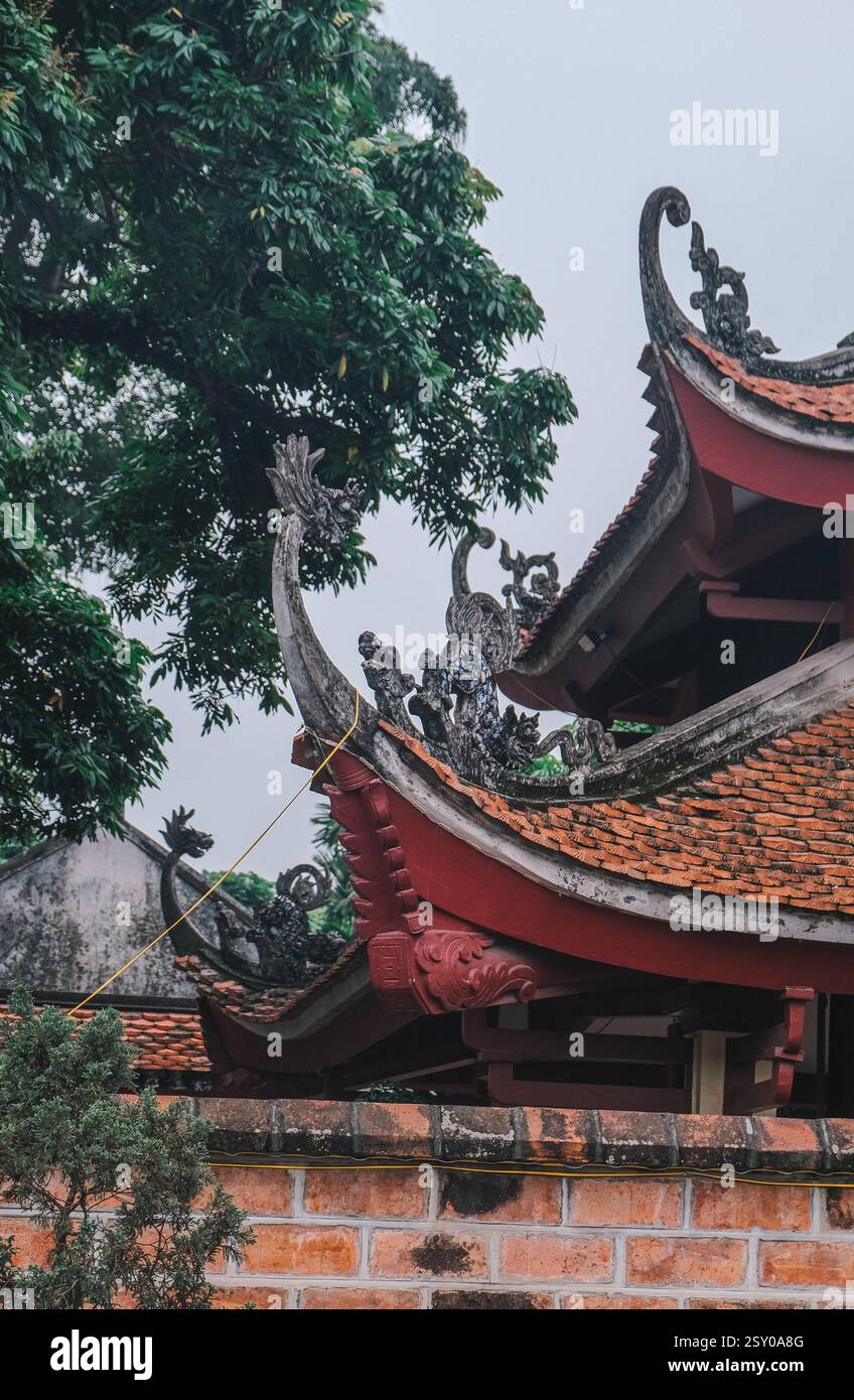 Traditional Asian Architecture showcases ornate rooftops, unique beauty ...
