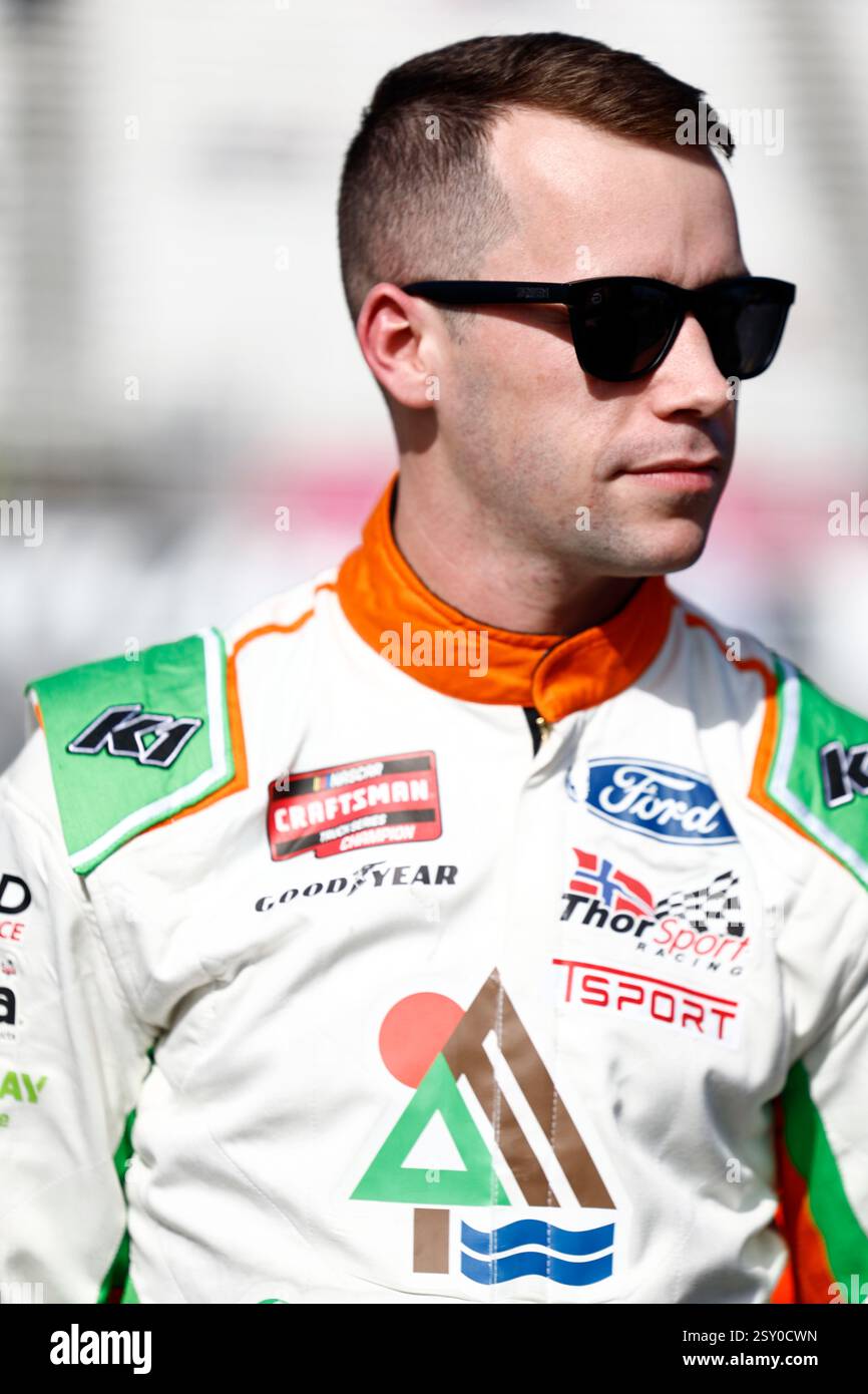 Hampton, Ga, USA. 21st Feb, 2025. BEN RHODES (99) gets ready to qualify ...