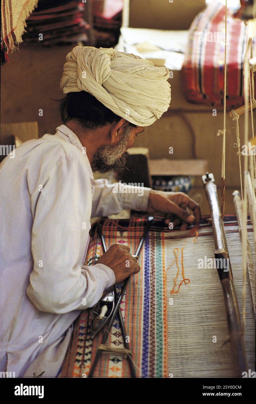 Man weaving saree, jaipur, rajasthan, india, asia Stock Photo - Alamy