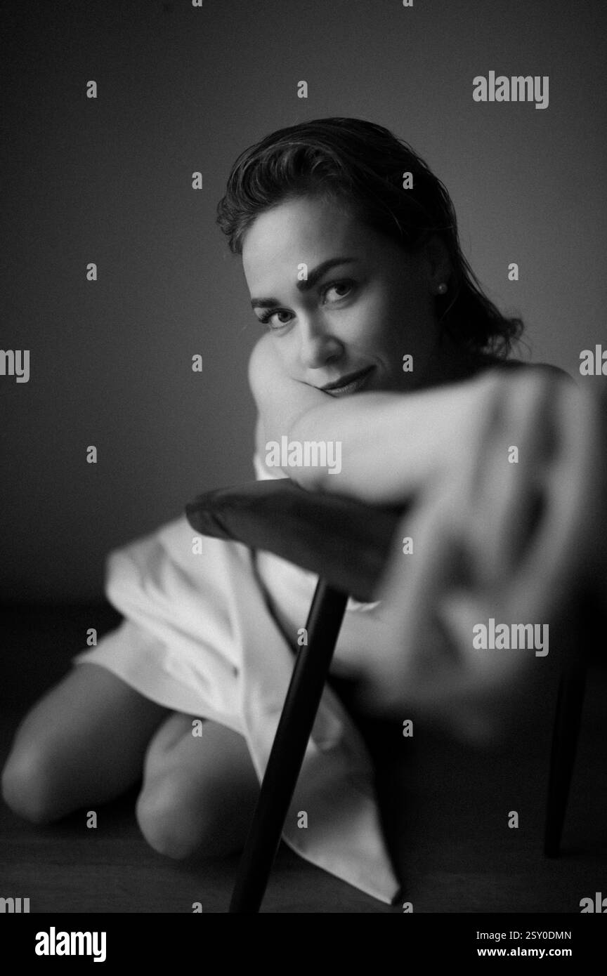 black and white woman studio portrait Stock Photo - Alamy