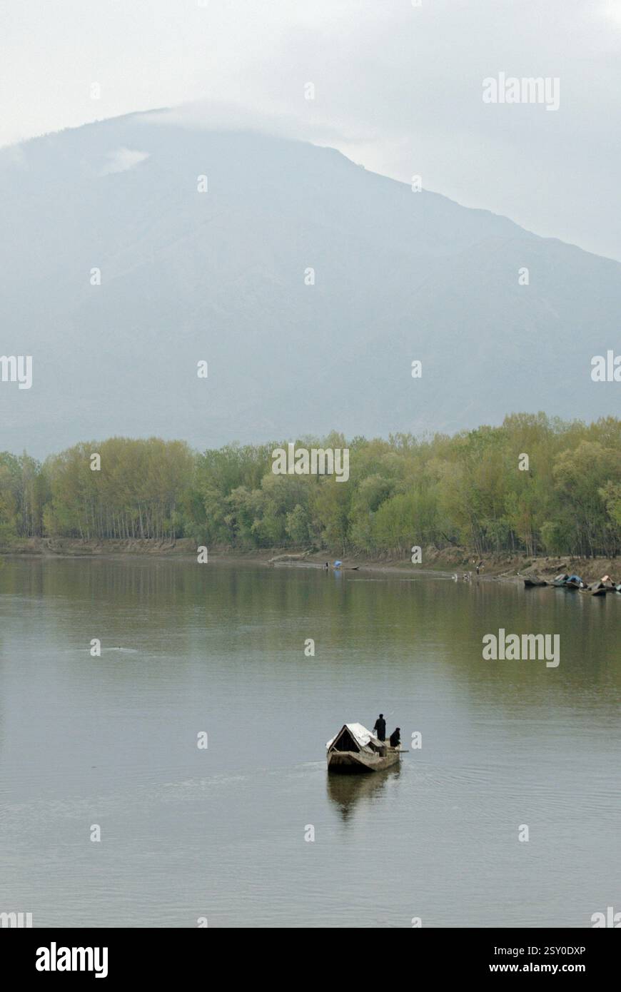 Men extract sand from Jhelum river Sopore, Baramulla, Jammu and Kashmir ...