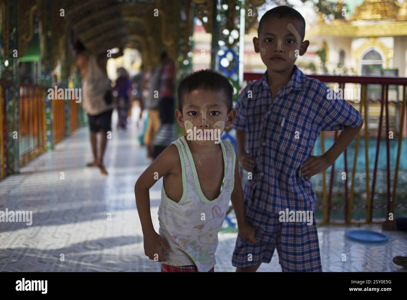 Myanmar children group hi-res stock photography and images - Alamy
