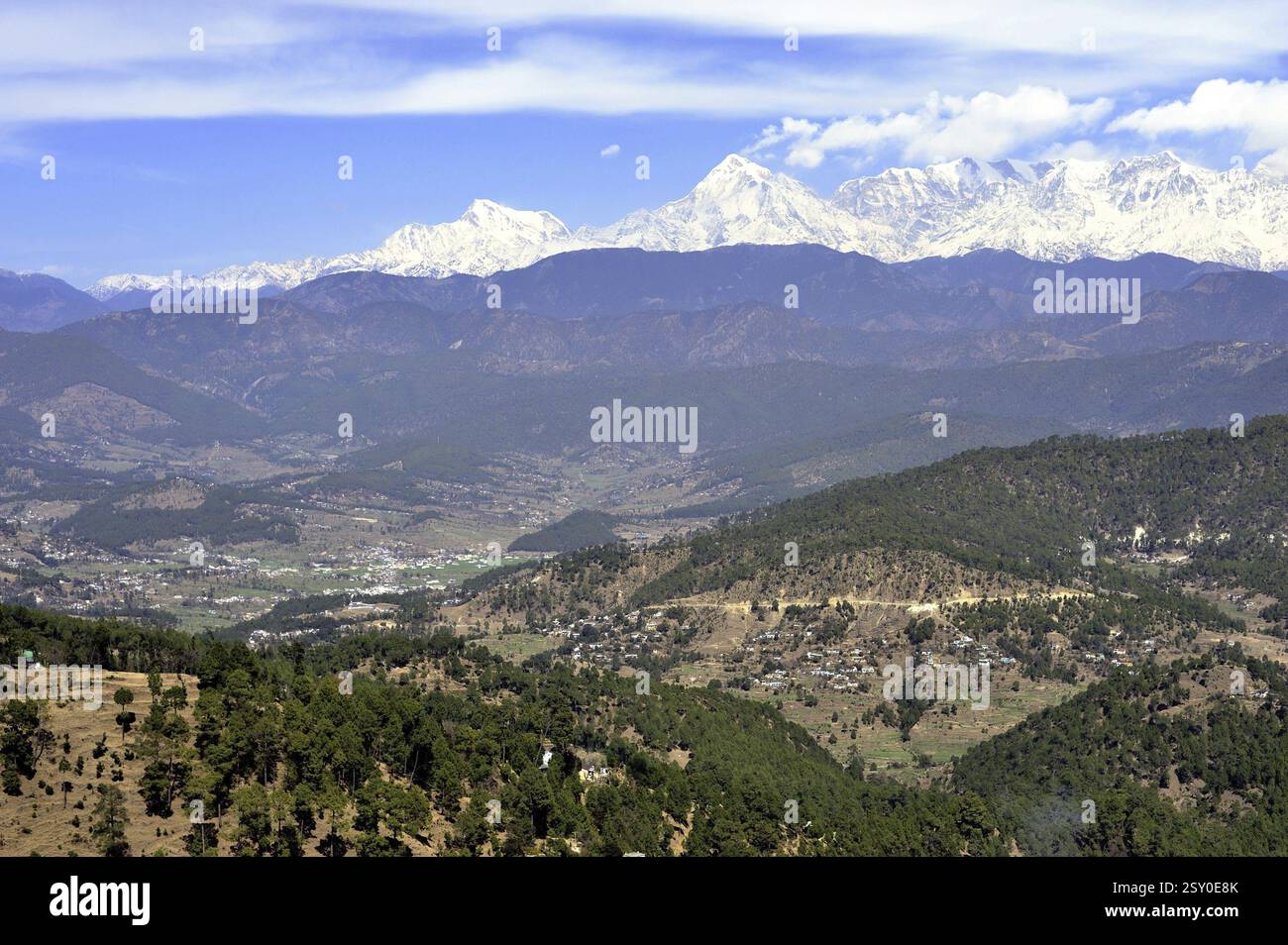 Landscape of snow clad himalayan peaks uttarakhand India Asia Stock ...