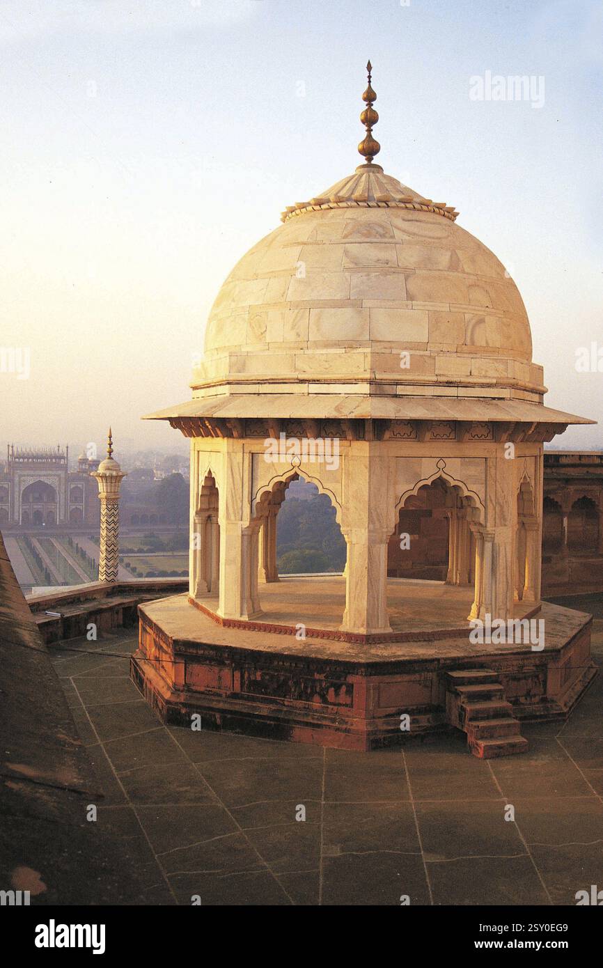 Chhatri of taj mahal hi-res stock photography and images - Alamy