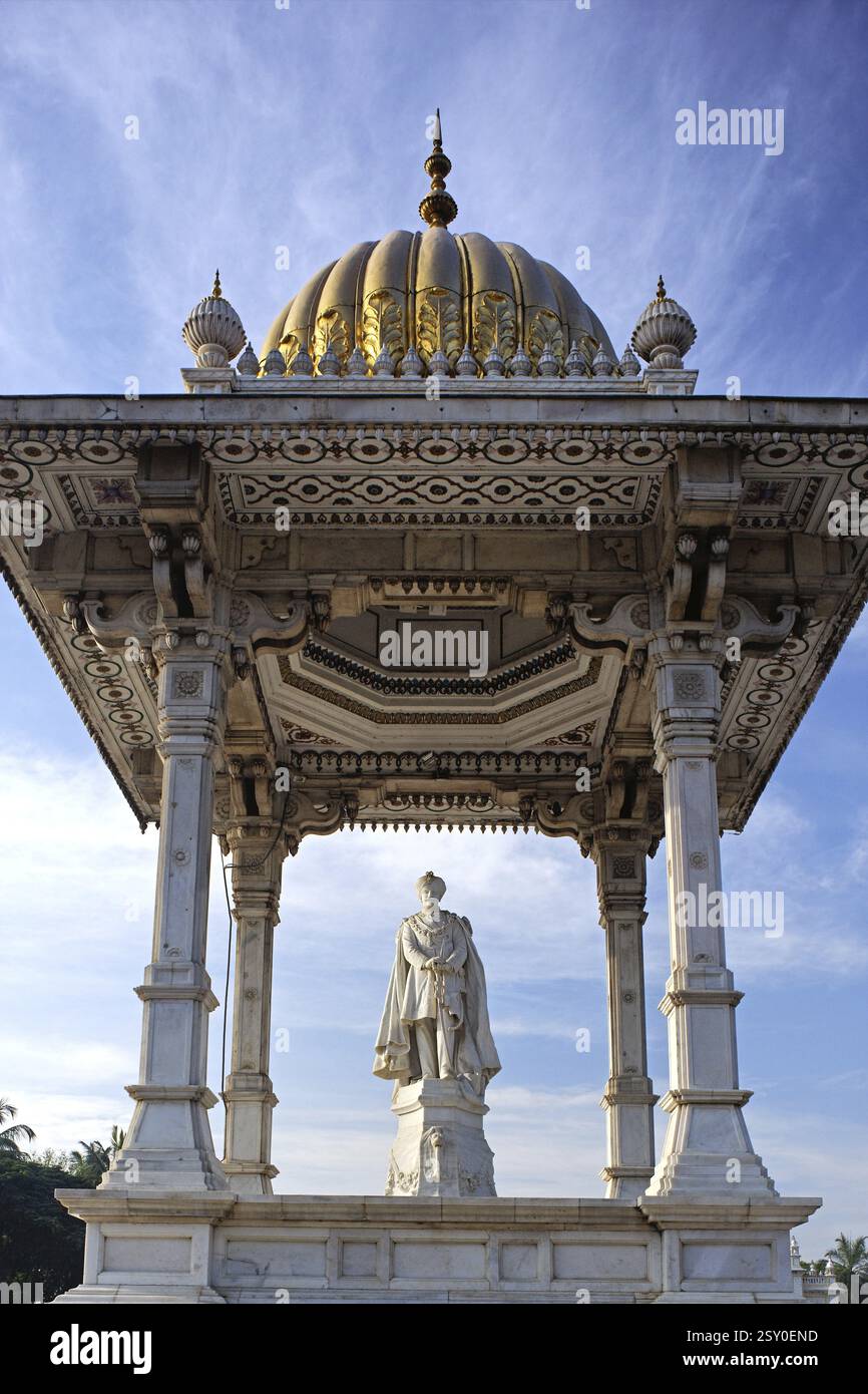 Statue of great chamaraja wodeyar at centre of chamaraja circle, Mysore ...