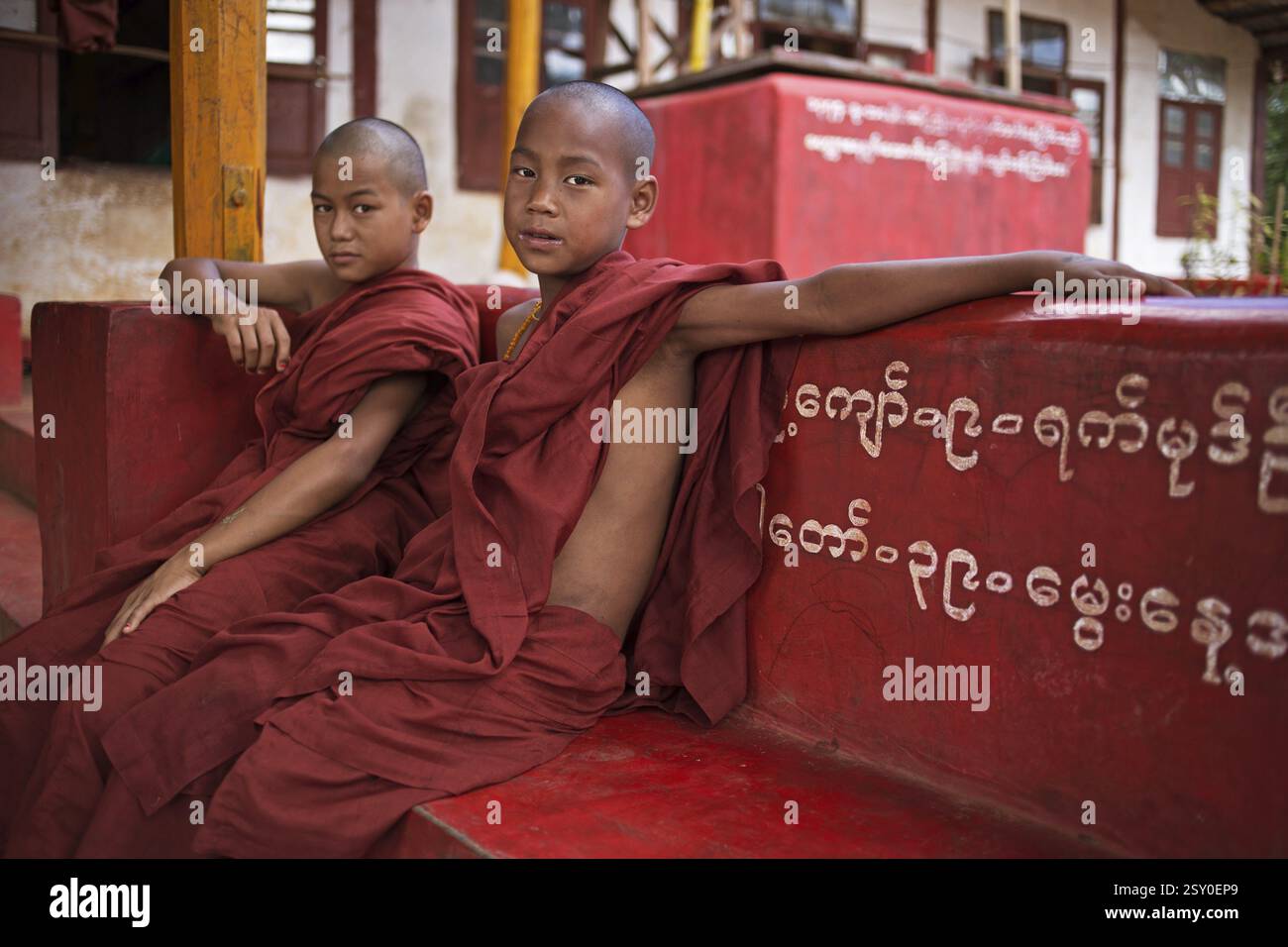 Buddhist monks inle lake, myanmar, burma Stock Photo - Alamy