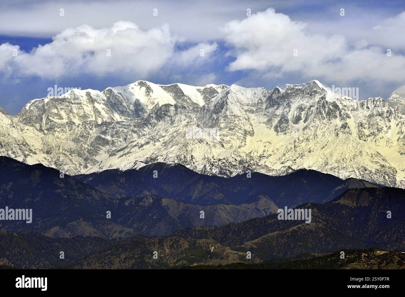 Snow clad himalayan mountain at uttarakhand India Asia Stock Photo - Alamy