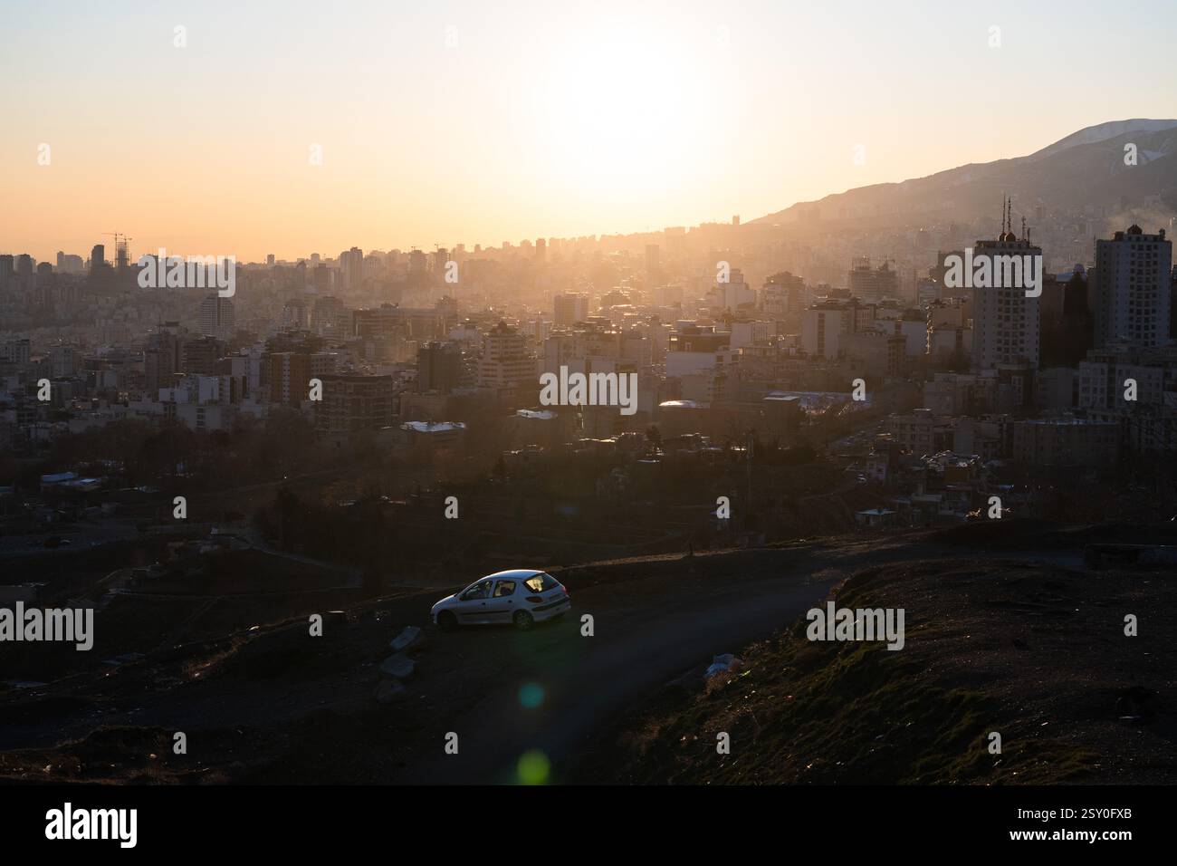 Teheran, Iran. 26th Feb, 2025. View of the metropolis at sunset. A cold ...