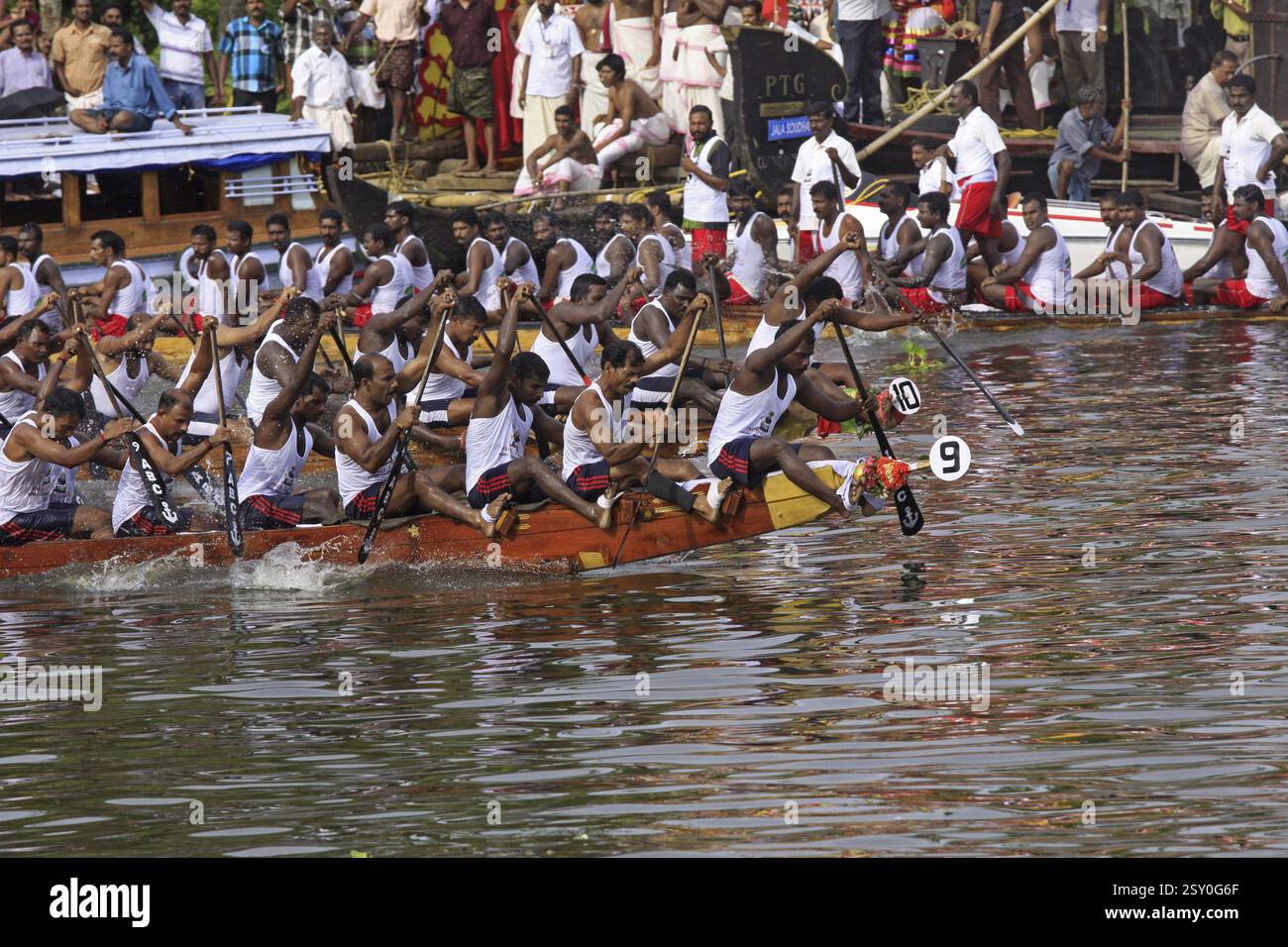 Snake boats Racing in Punnamada Lake at Alleppey Kerala India Stock ...