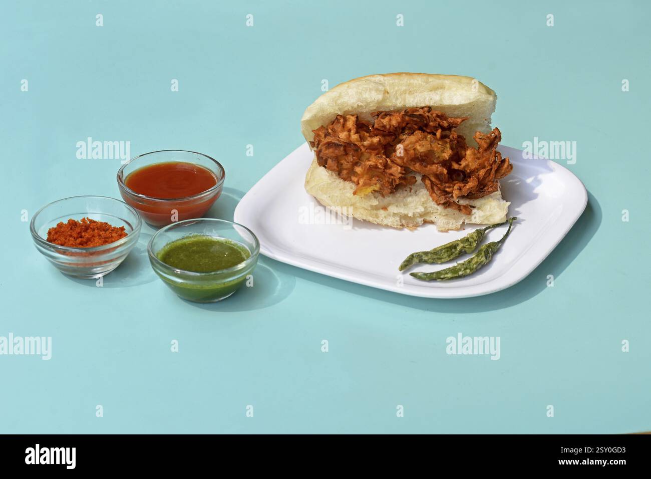 Crispy Kanda bhaji, Pyaj Pakode, fried onion pakoda, onion bhaji with ...