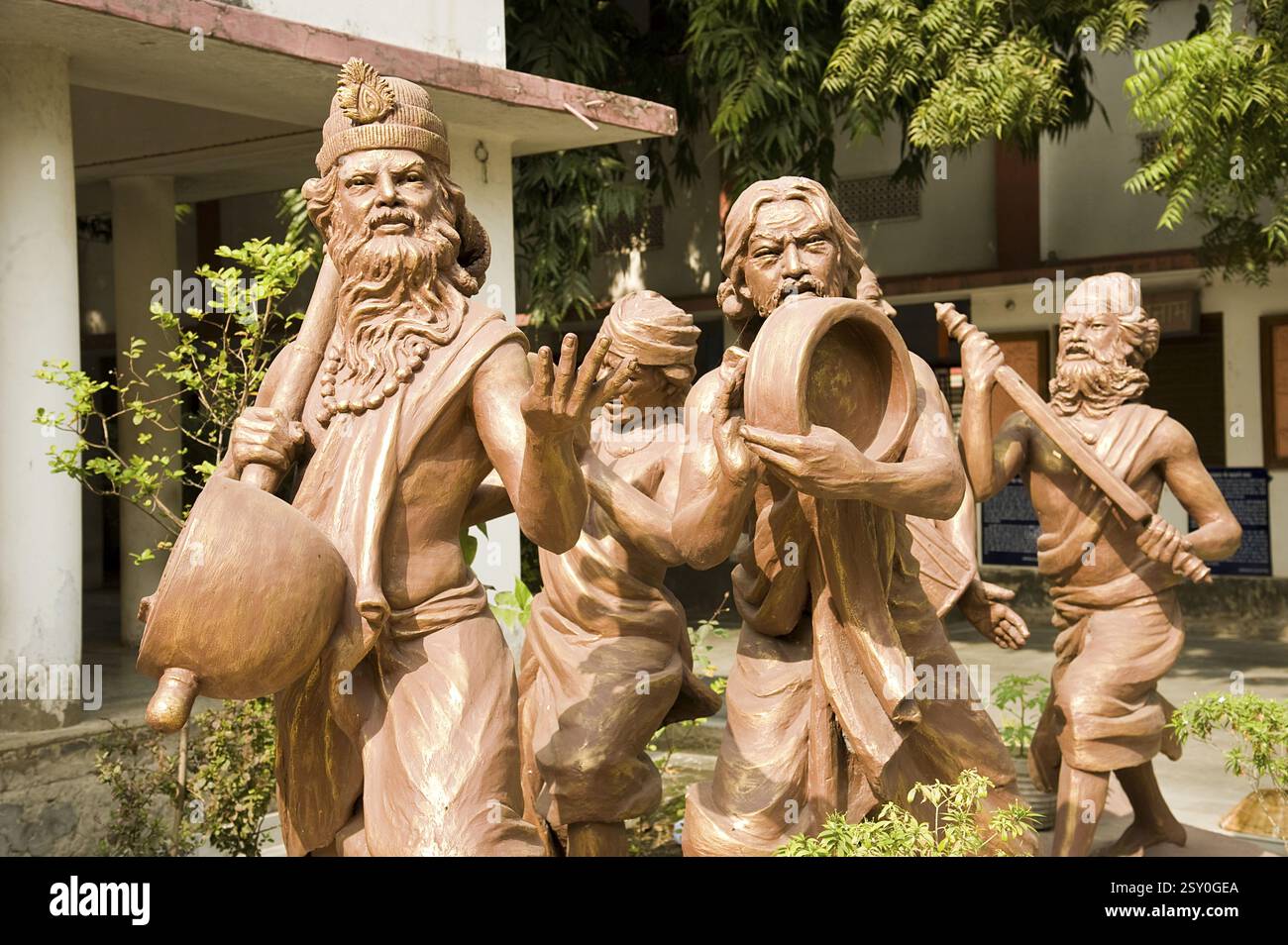 Sculpture of kabir das and santa singing dohe, varanasi, uttar pradesh ...