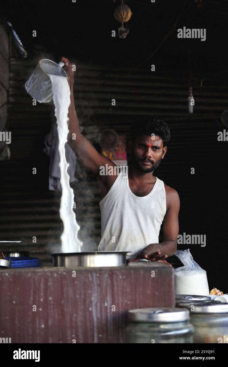Tea vendor Chennai Tamil Nadu India Asia Stock Photo - Alamy