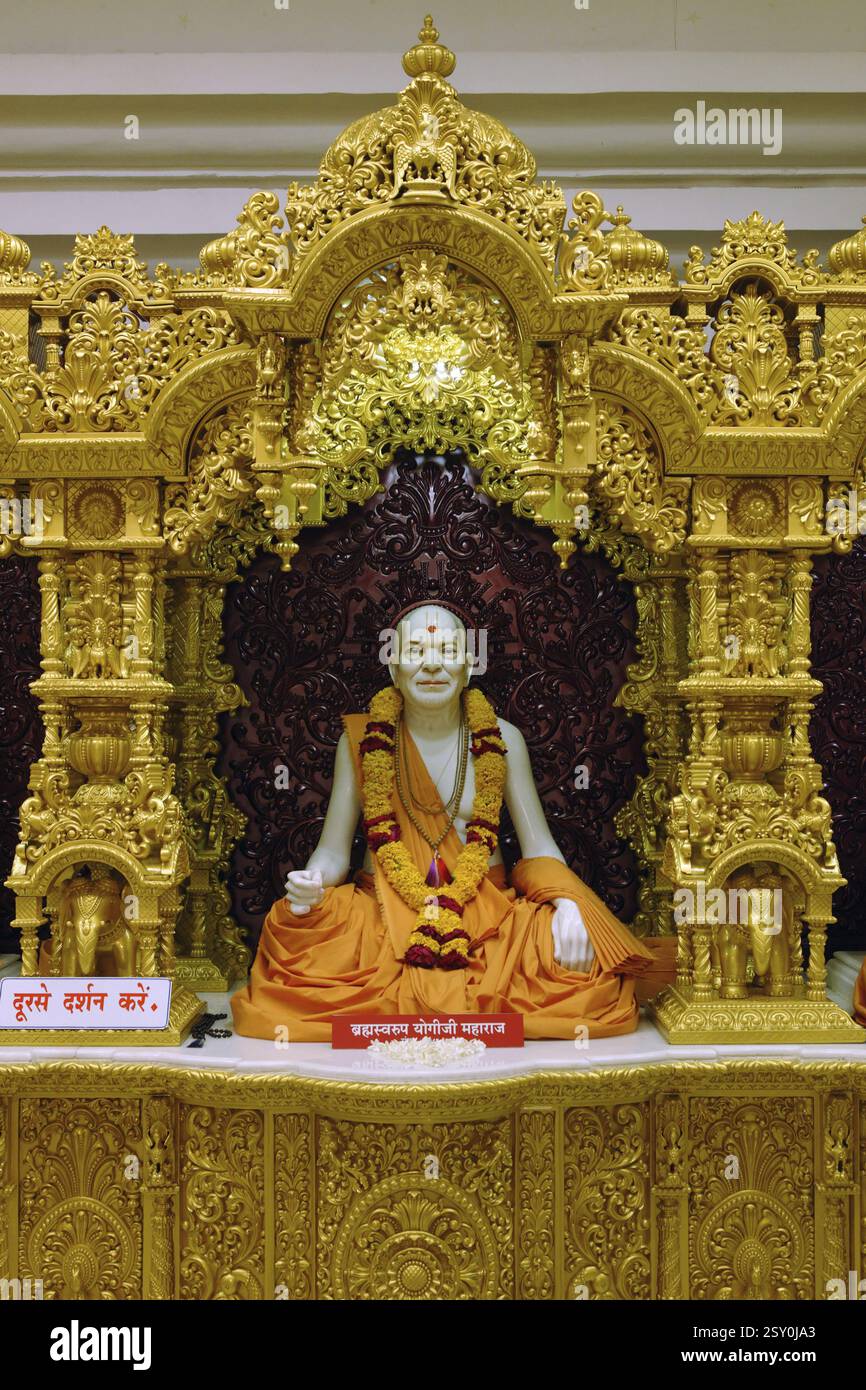 Yogiji maharaj statue shri swaminarayan mandir, tithal, gujarat, india ...