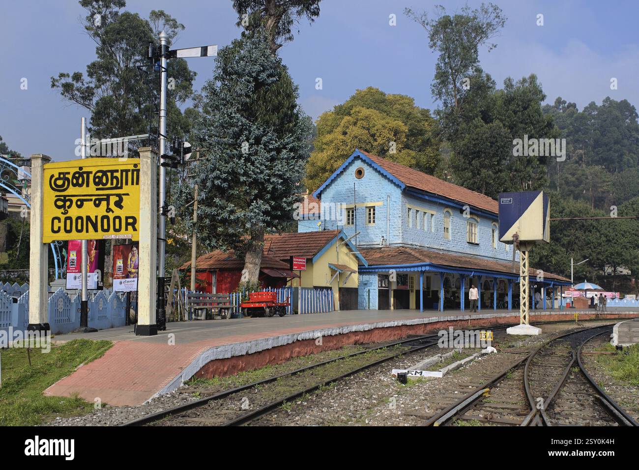 India sign station hi-res stock photography and images - Alamy
