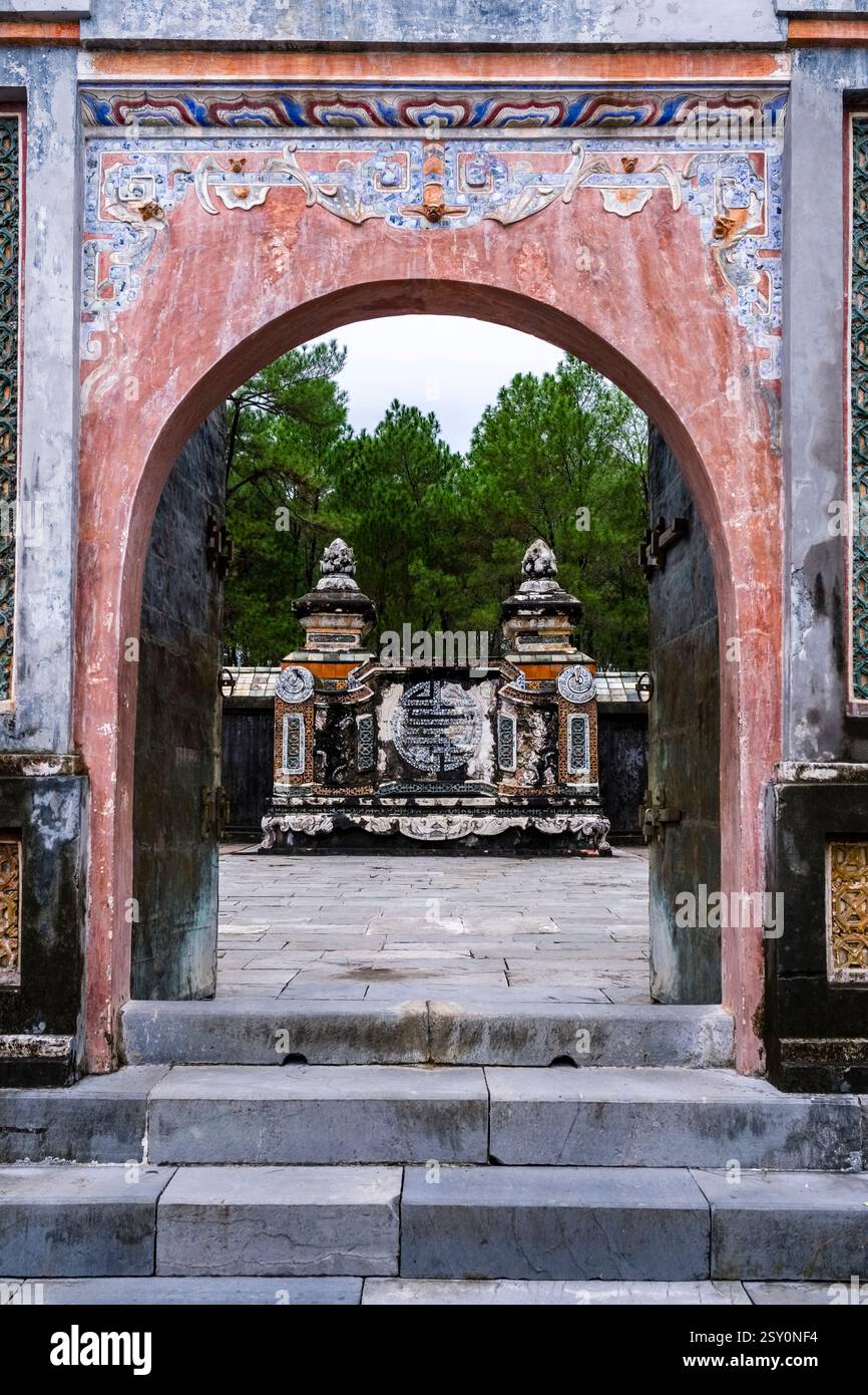 Entrance gate to the tomb of Emperor Tu Duc, Lăng Tự Đức, at Khiem ...