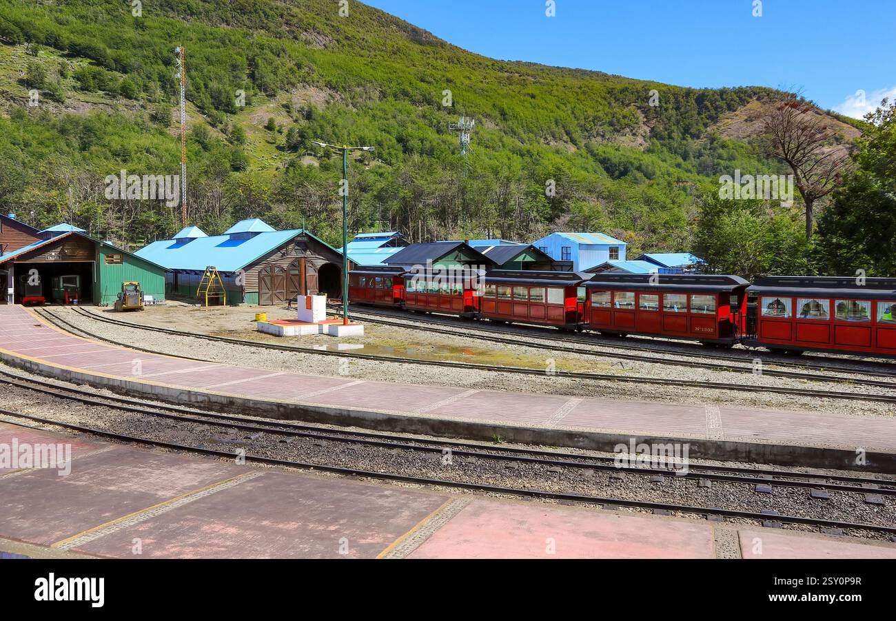Platform of the station of the Tren del Fin del Mundo ("Train of the ...