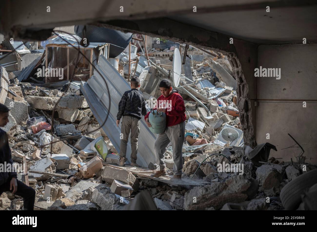 Qabatiya, Palestinian Territories. 26th Feb, 2025. Palestinian youths ...
